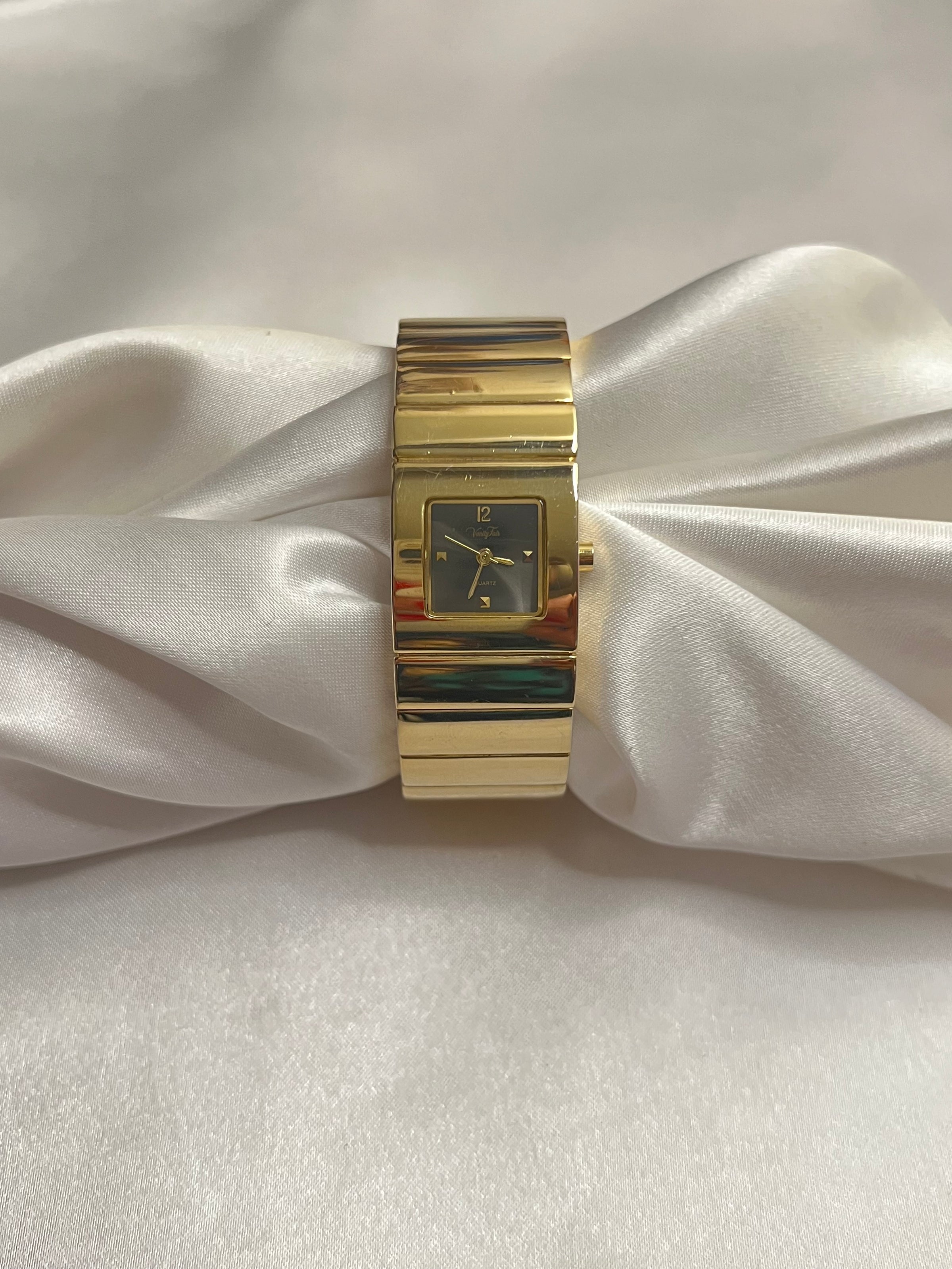 💛 Gold Square Face Watch